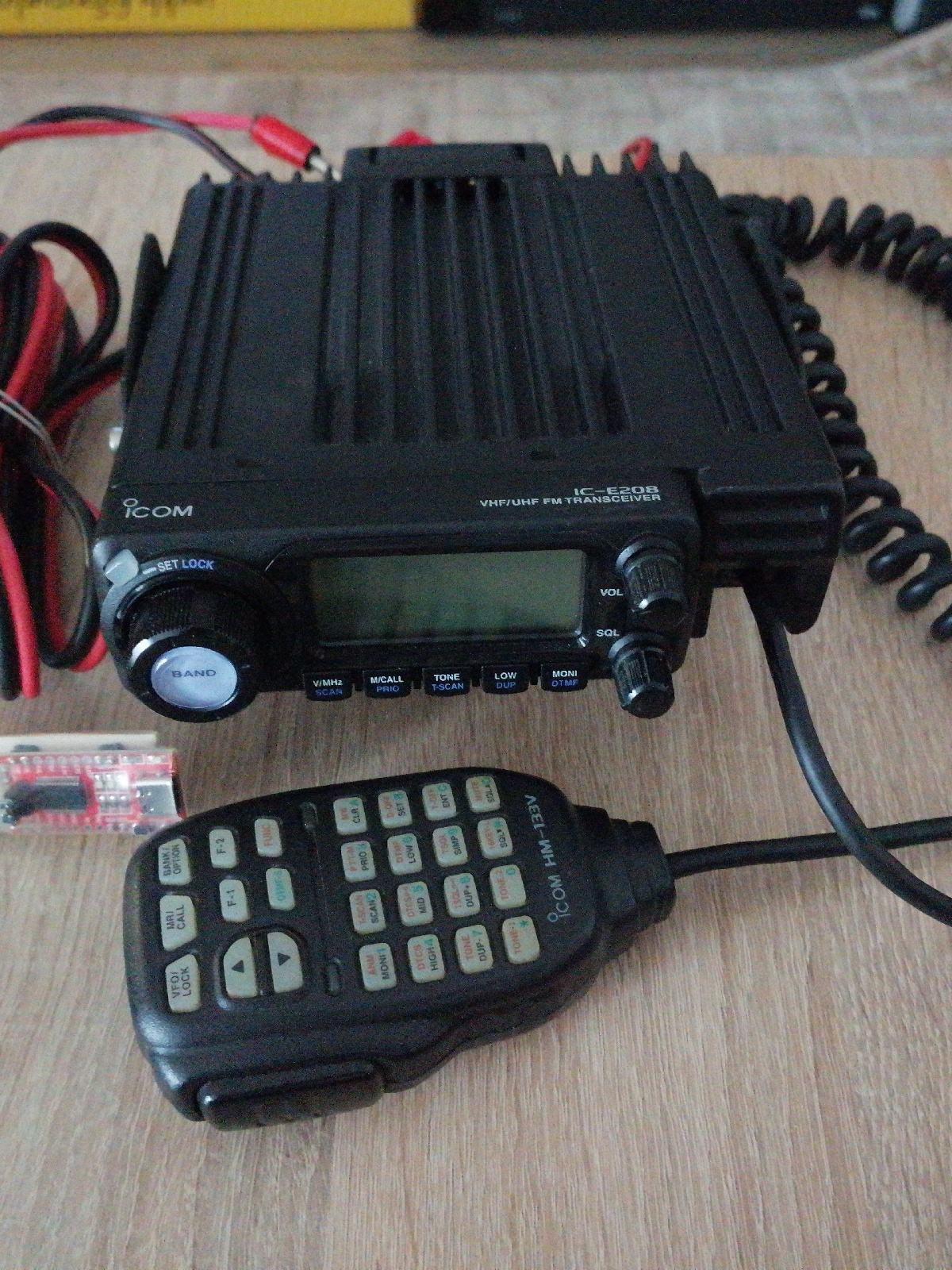 P: Icom IC-E208