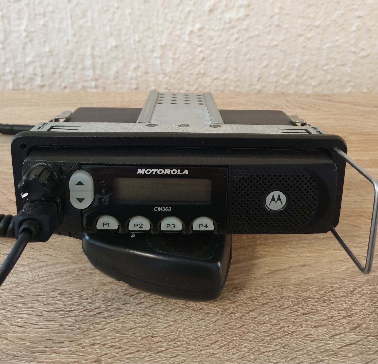 Radijska postaja motorola cm360 REZERVIRANO