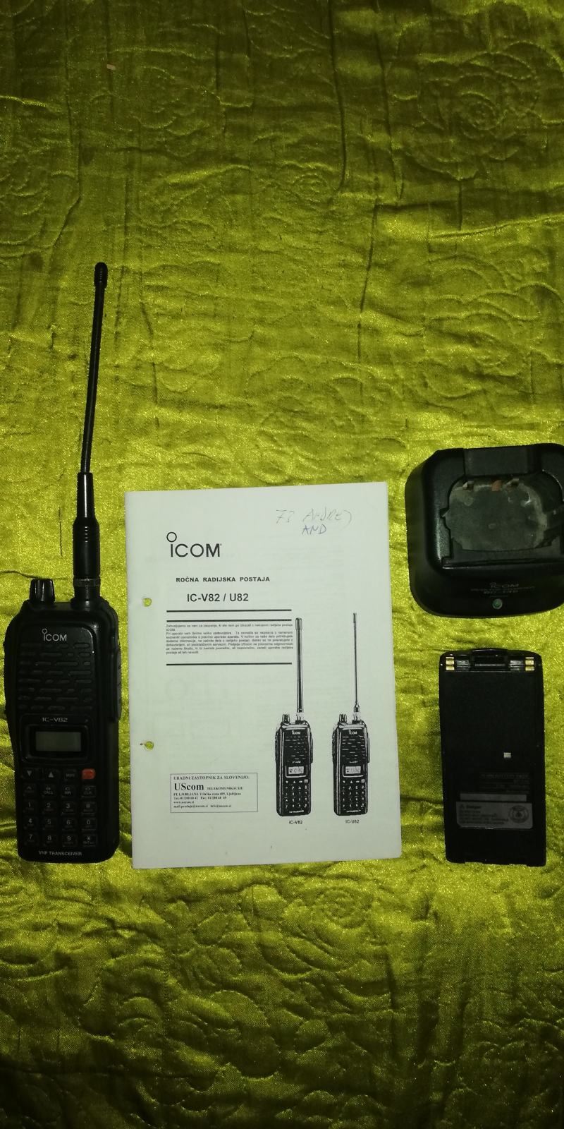 Ročna radijska piostaja ICOM V82