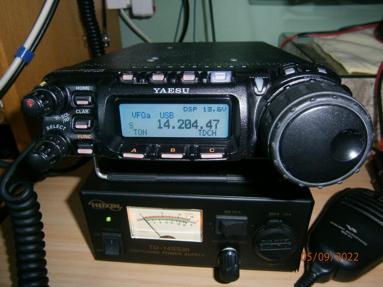 Yaesu FT- 857D - KV / VHF / UHF