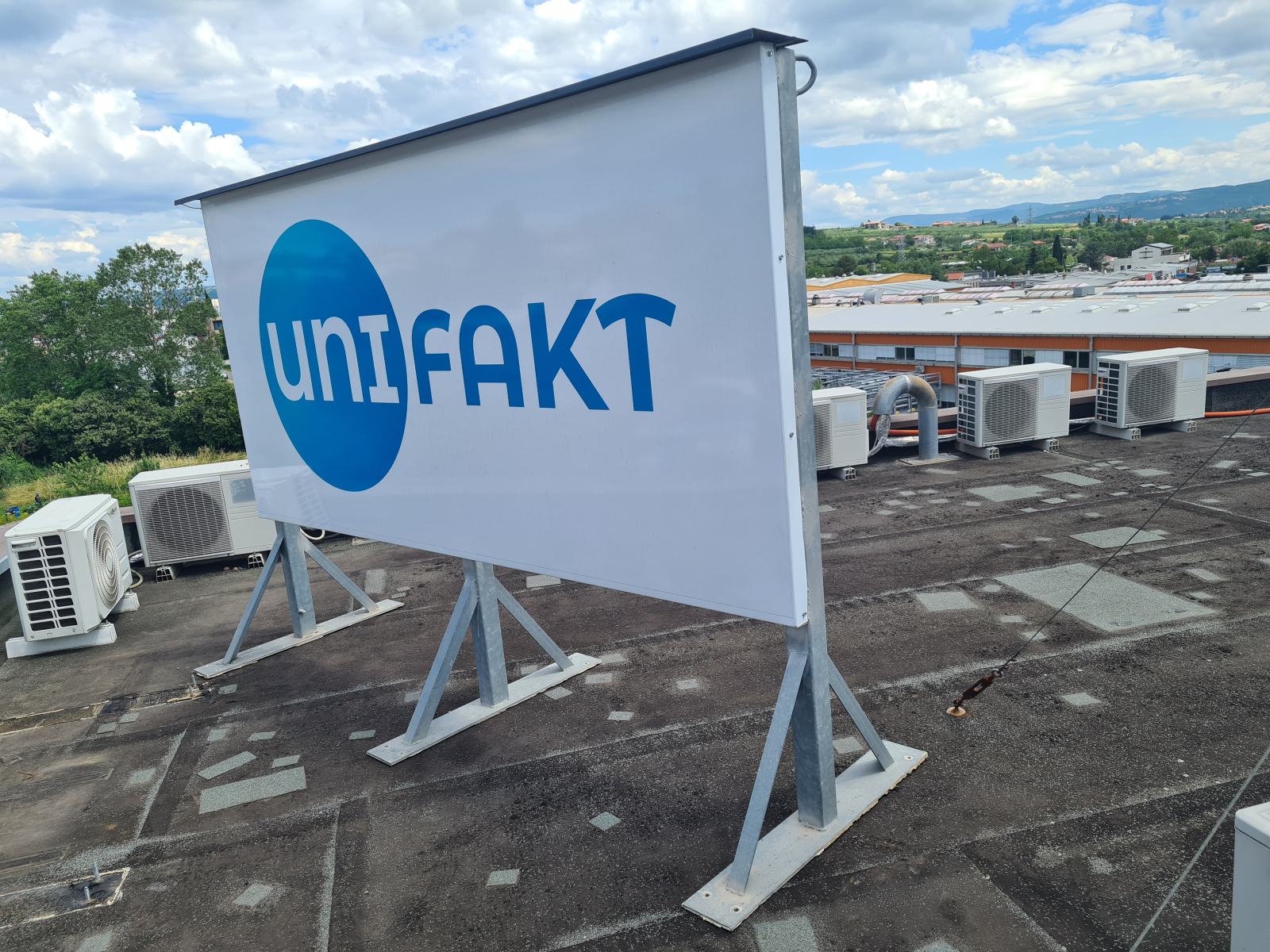 reklamna tabla pano reklama konstrukcija led osvetljena
