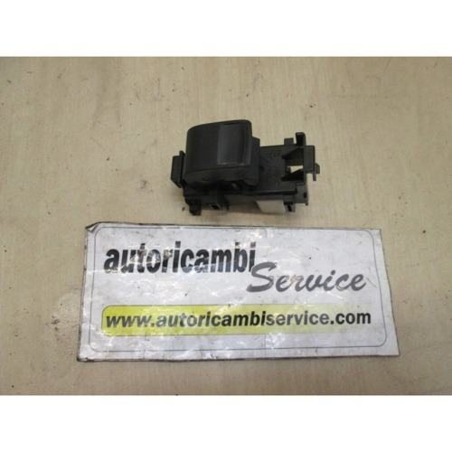 ZADNJE STIKALO OEM N. 8481052030 ORIGINAL REZERVNI DEL TOYOTA RAV 4 A3