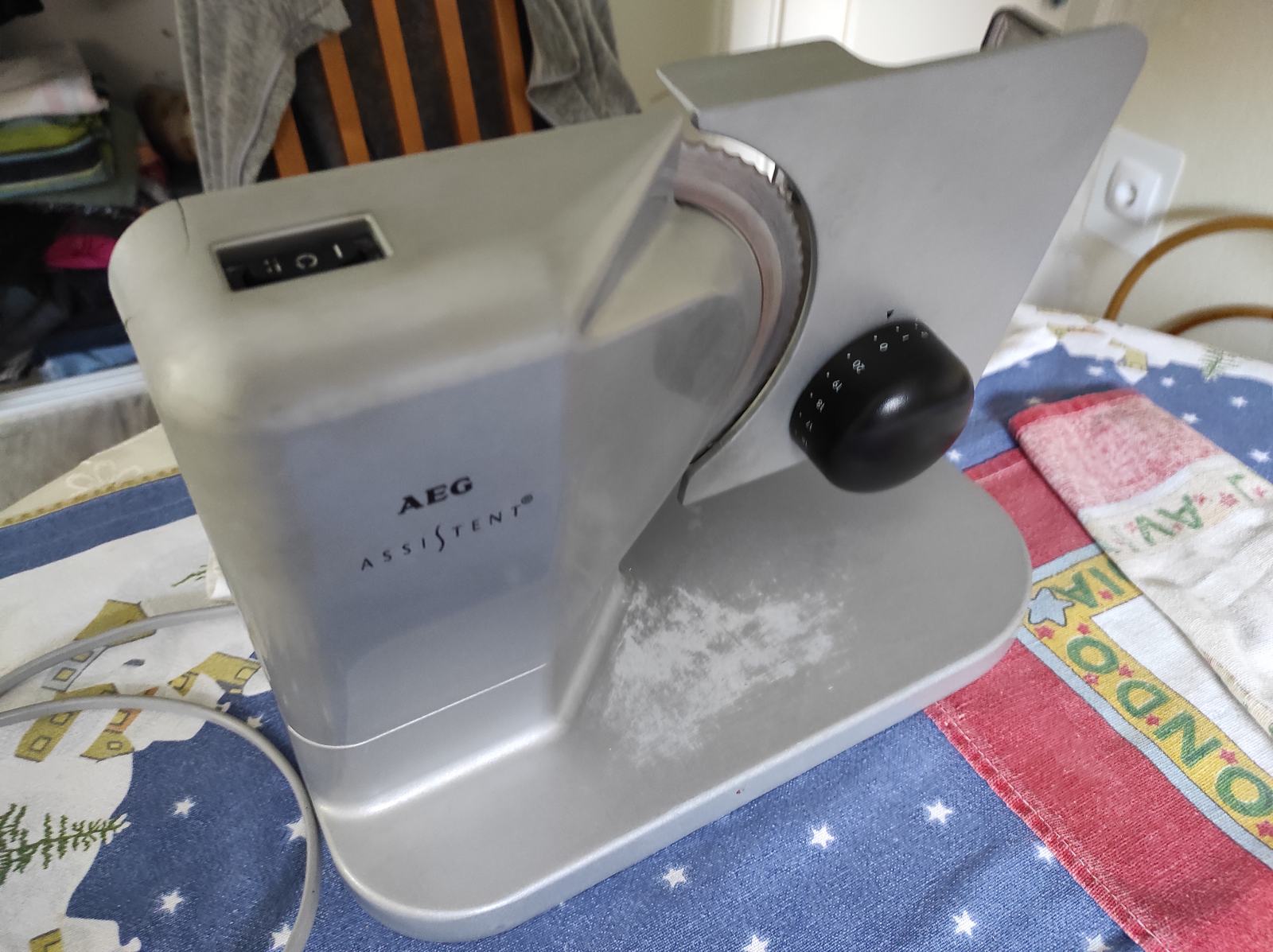 Salamoreznica AEG assistent