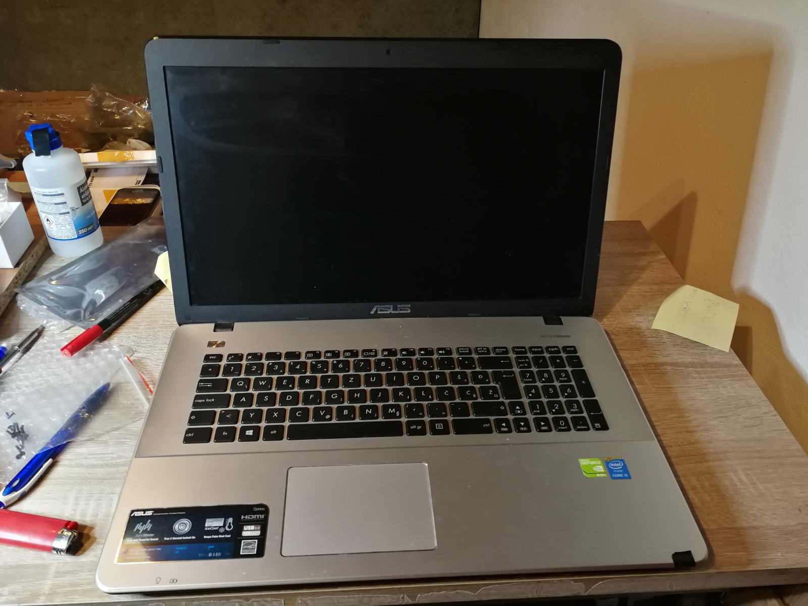 Prenosnik Asus F751L za dele