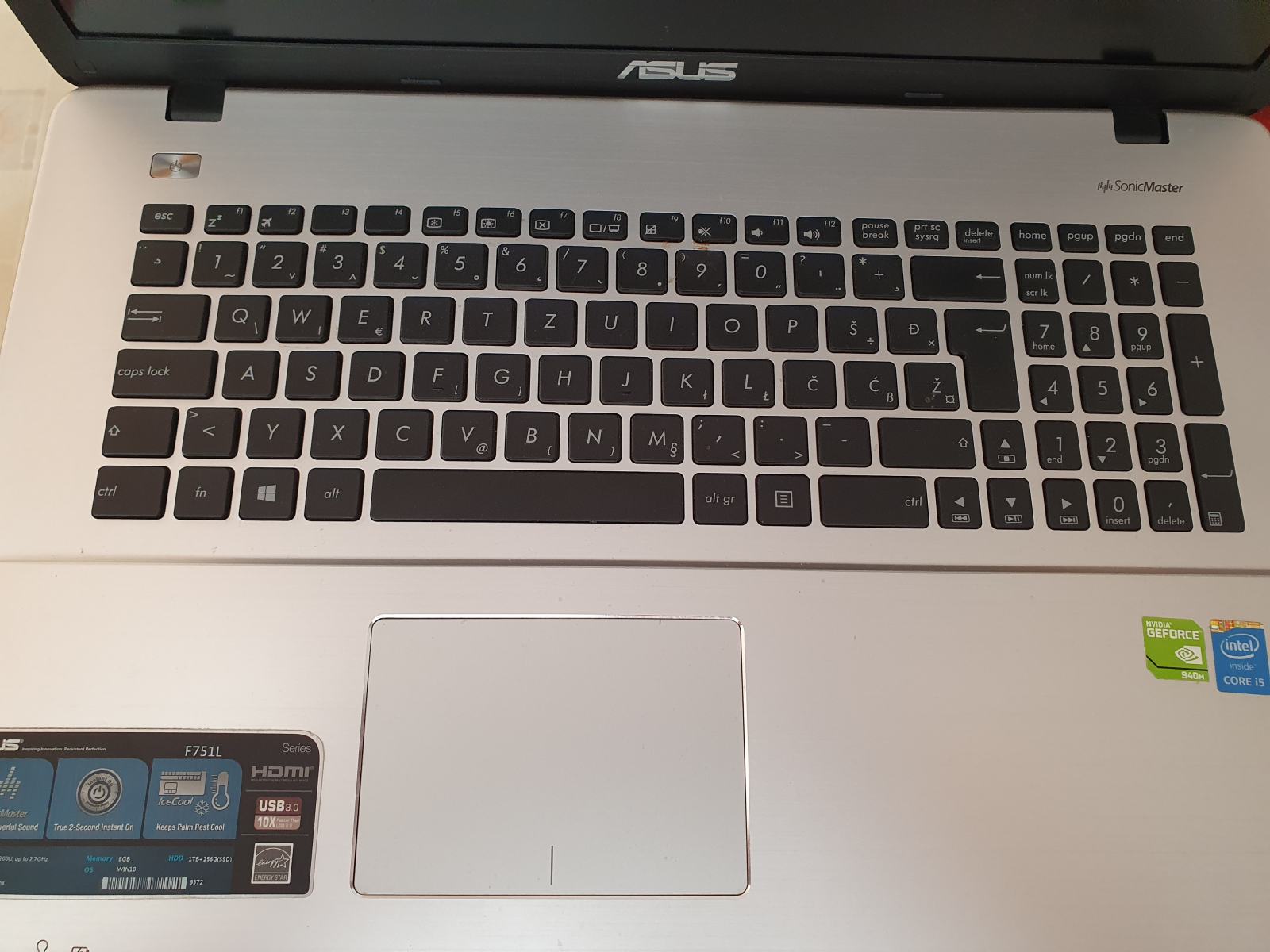 Prenosnik Asus f751l po delih