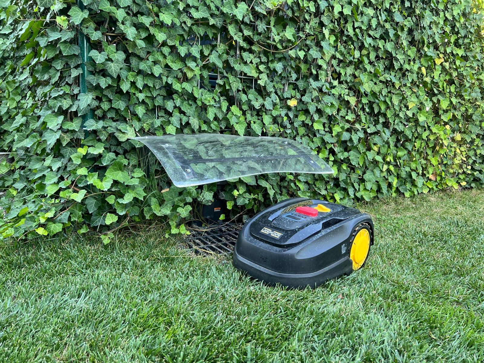 ROBOTSKA KOSILNICA LANDXCAPE LX796 + GARAŽA