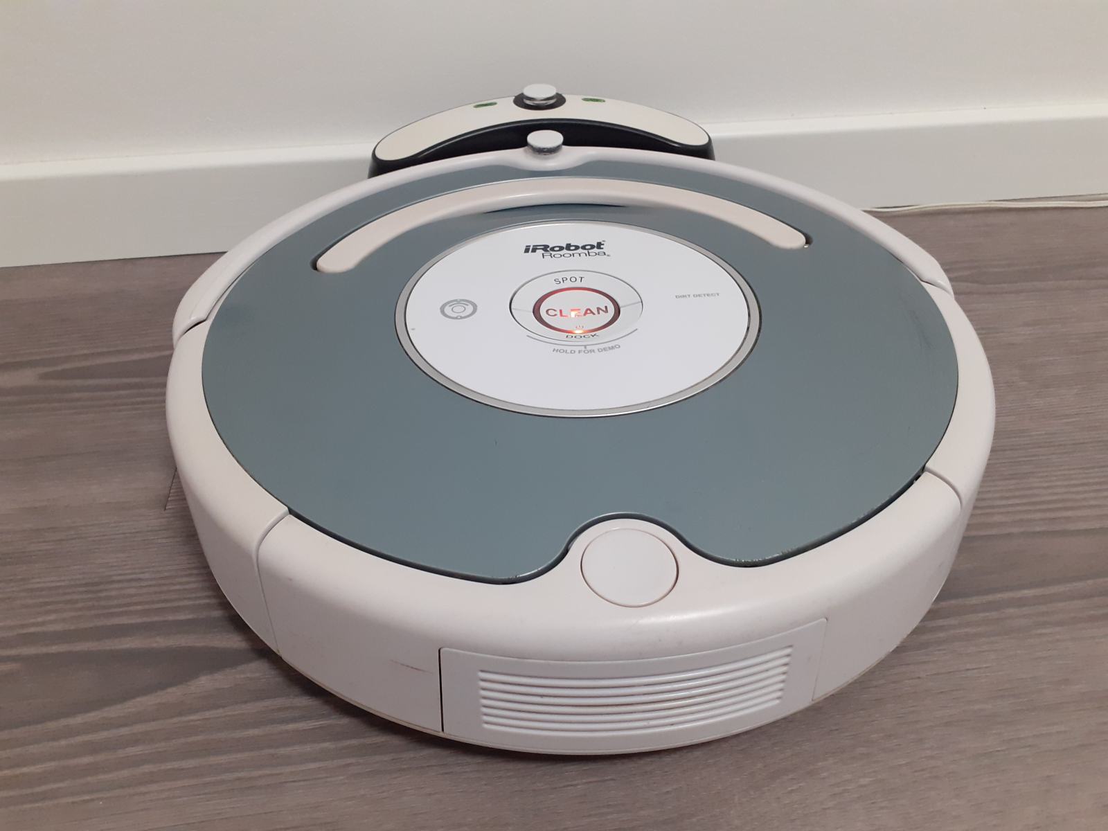 iROBOT ROOMBA 530 + navidezni zid 1 kom (RABLJEN, DOBRO OHRANJEN)