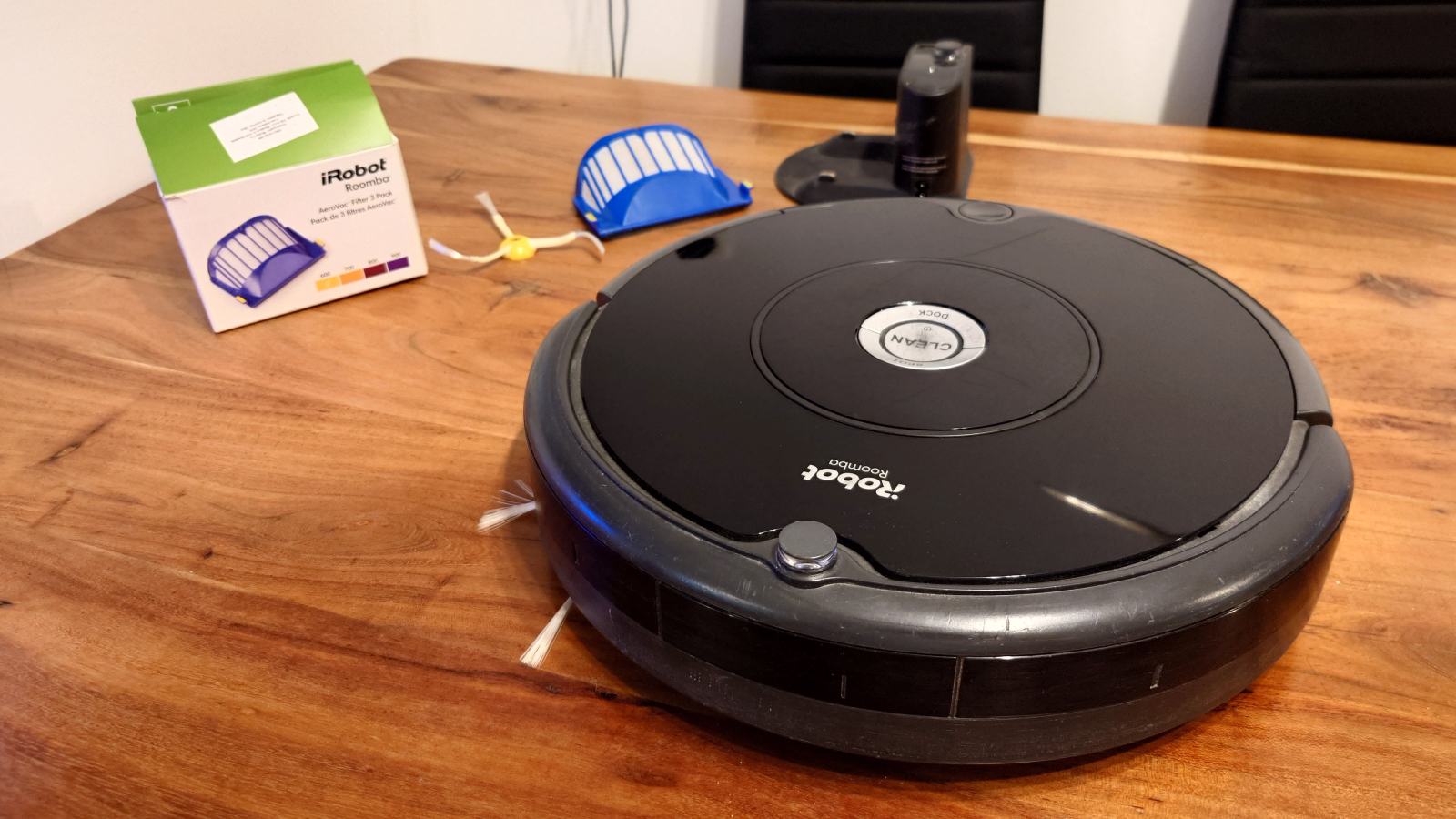 iRobot Roomba 606 robotski sesalnik