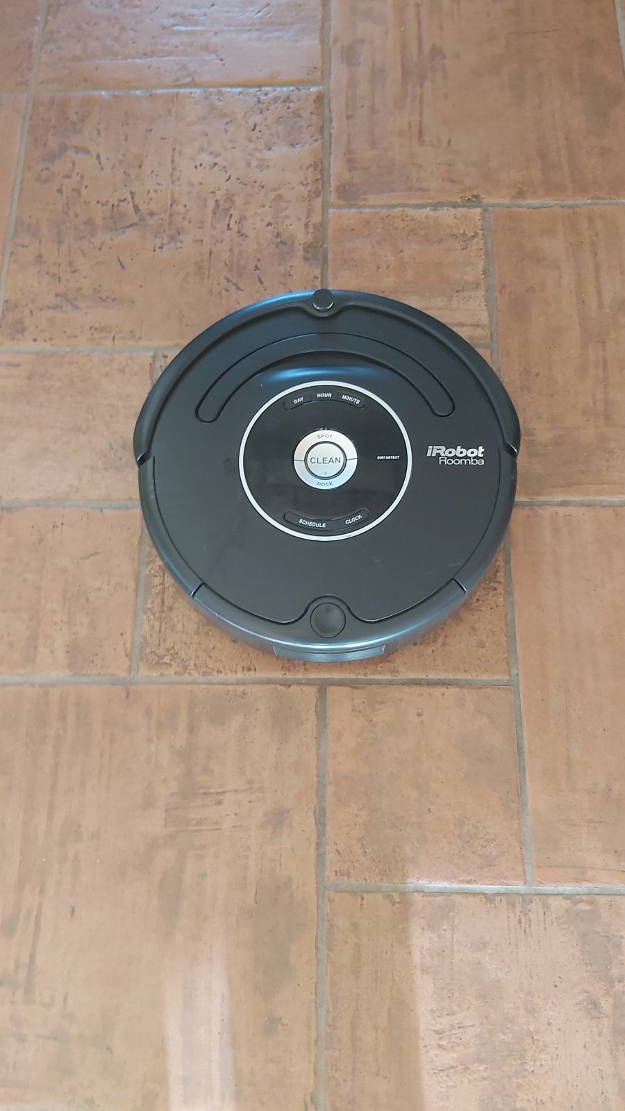ROBOT sesalnik iRobot Roomba 581, Baterijski Robotski sesalnik