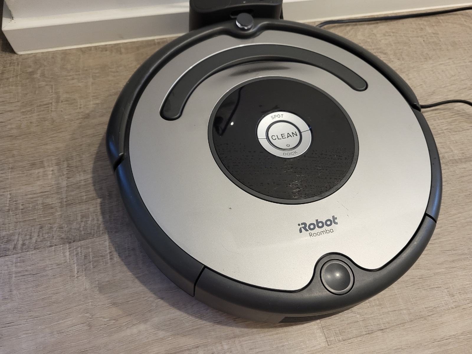 Robotski sesalnik iRobot Roomba 616