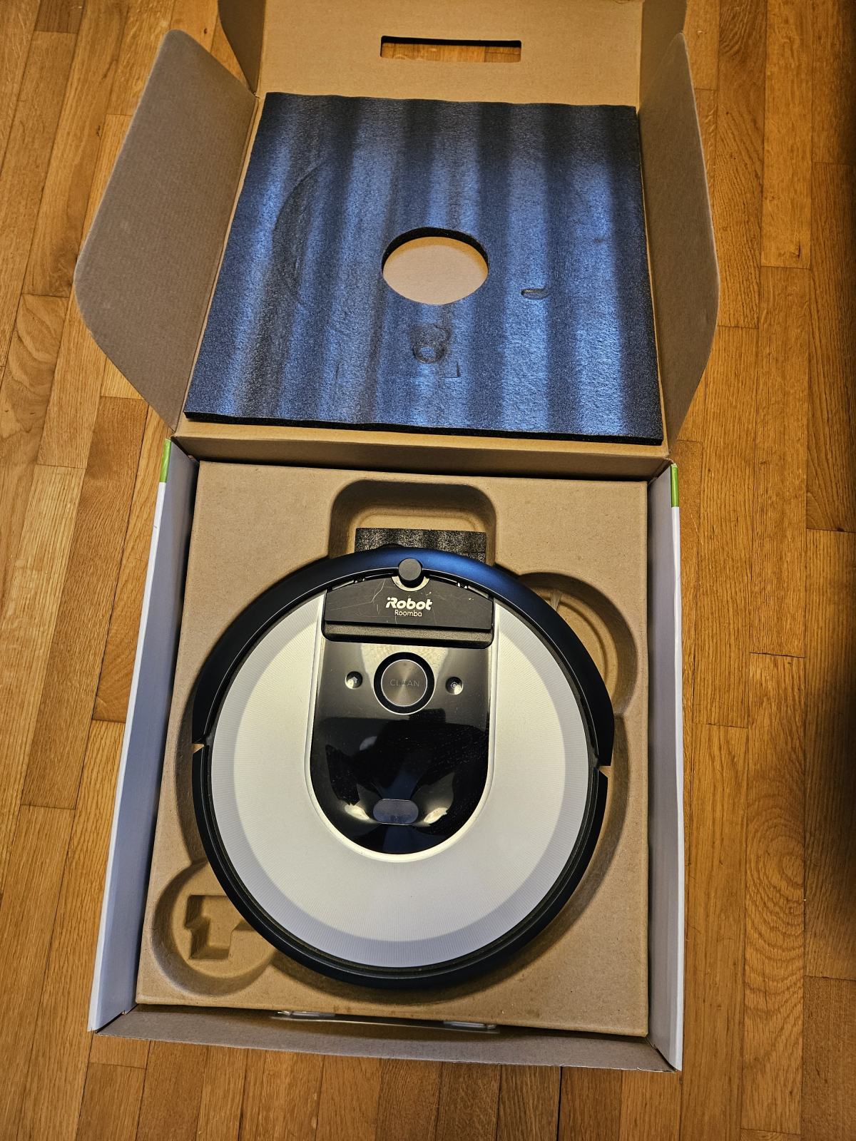 Robotski sesalnik I-Robot Roomba I7
