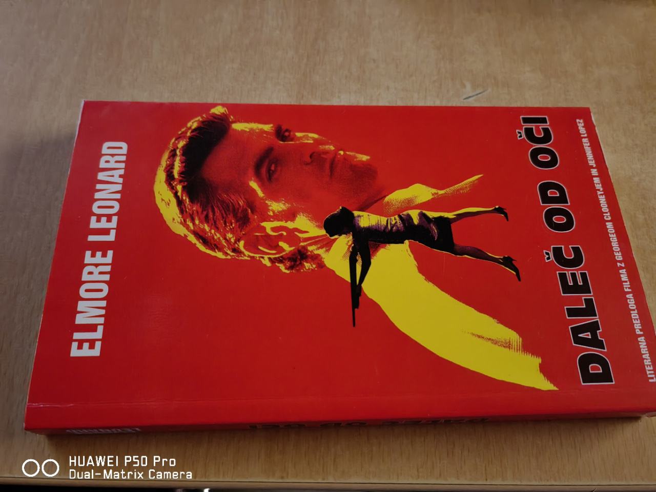 ** Daleč od oči / Elmore Leonard - Zbirka Prvinski nagon