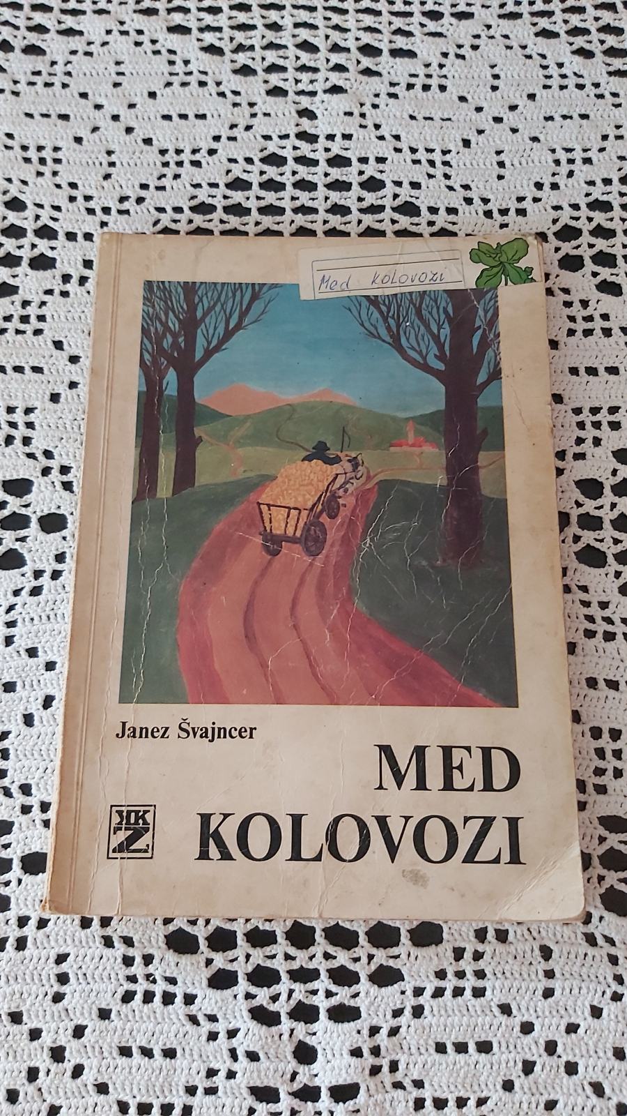 Janez Švajncer - Med kolovozi, Roman, Knjiga