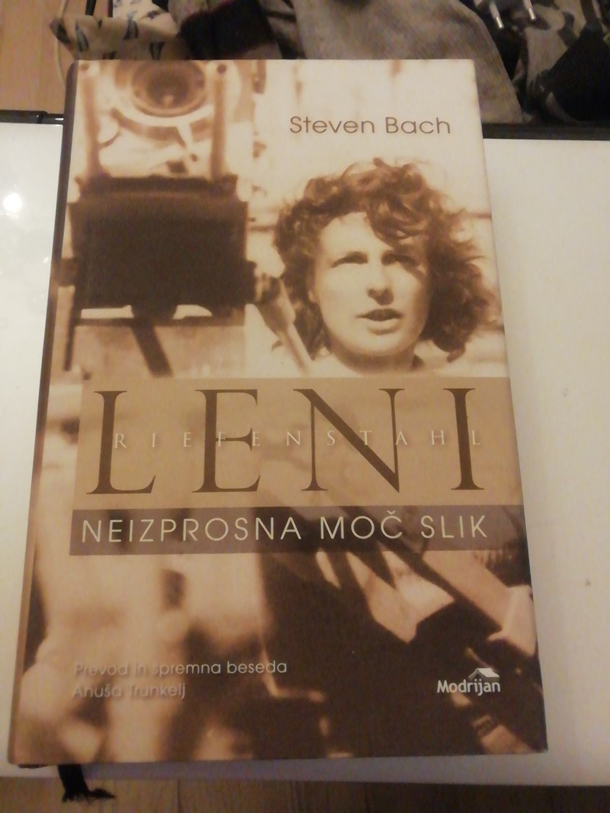 LENI RIEFENSTAHL STEVEN BACH LETO 2013 ODLICNO OHRANJENA CENA 15 EUR