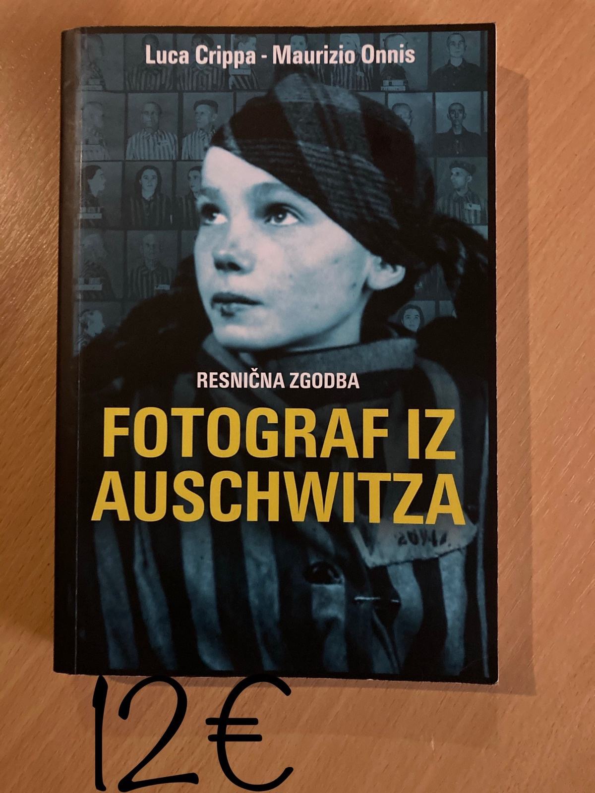 Luca Crippa & Maurizio Onnis: Fotograf iz Auschwitza MEHKA VEZAVA