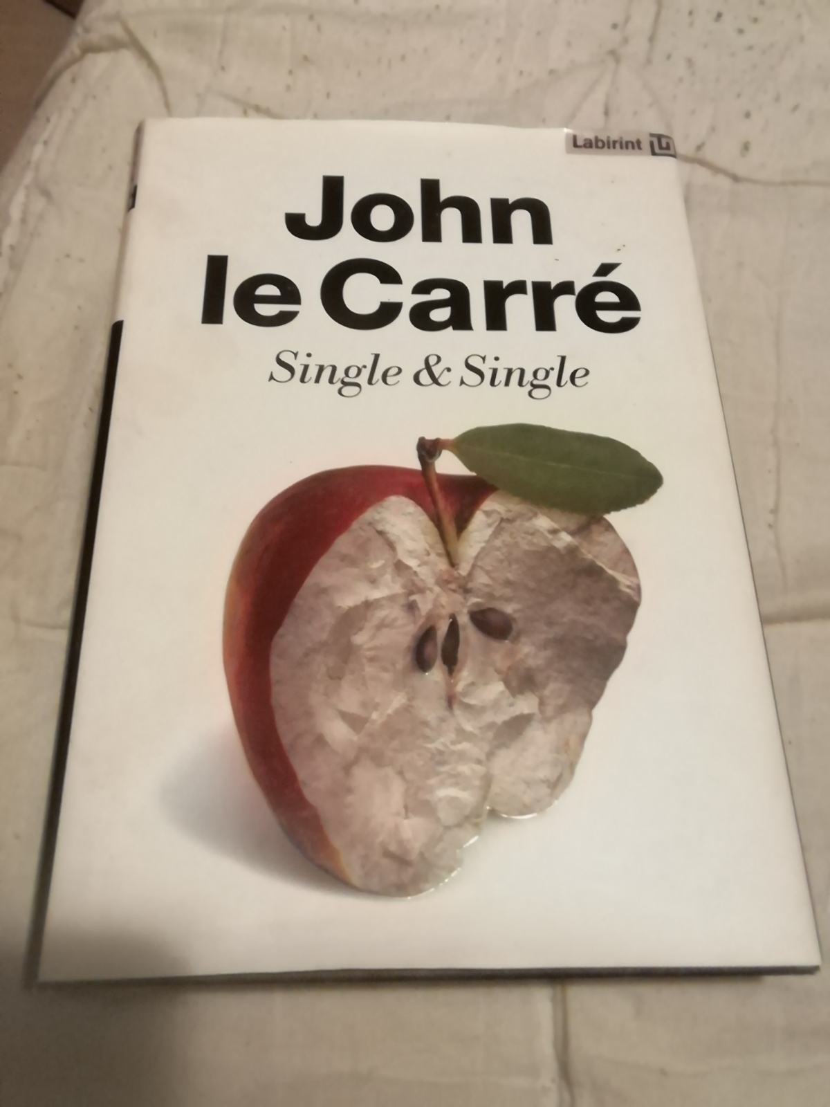 SINGLE SINGLE JOHN LE CARRE LETO 2000