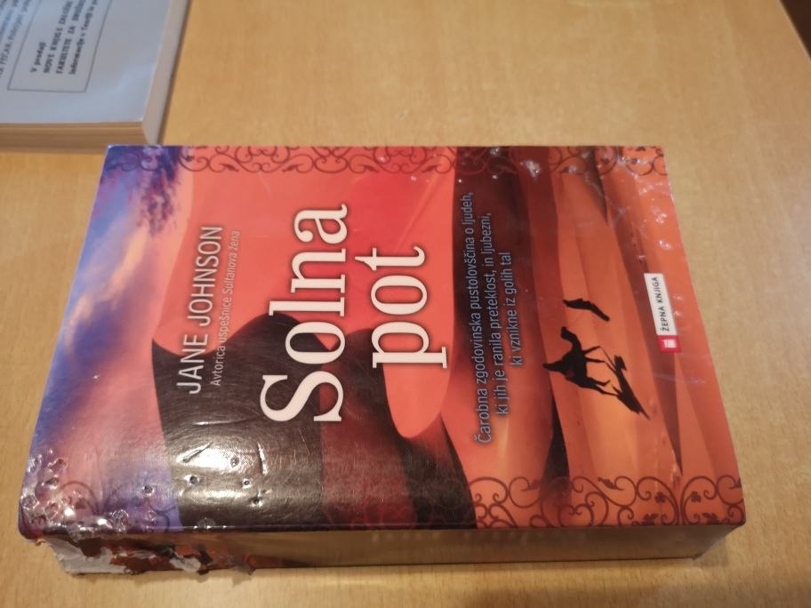 Solna pot / Jane Johnson