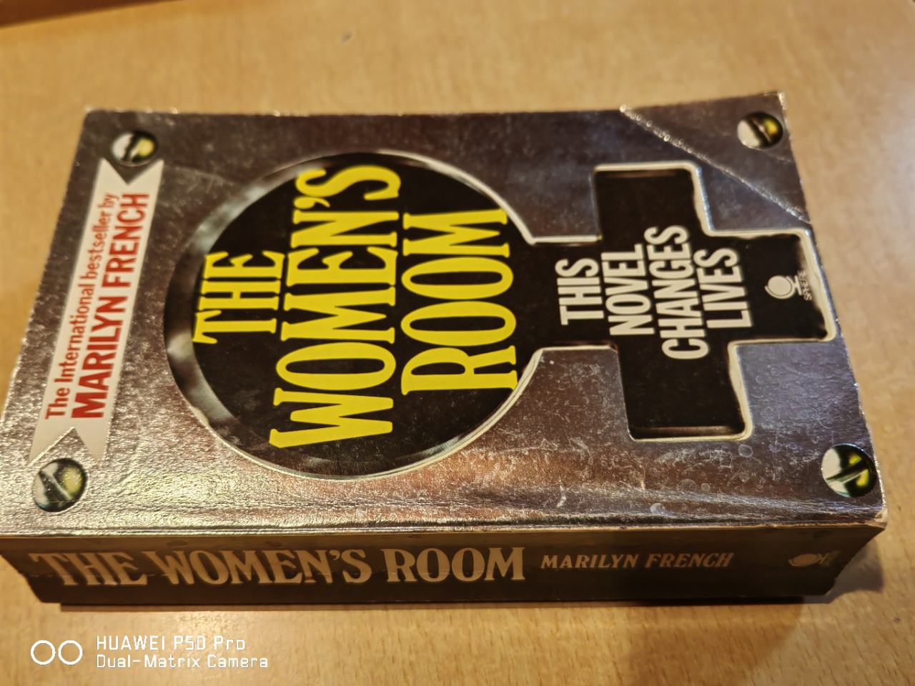 The womens room / Marilyn French - angleško * (feminizem)