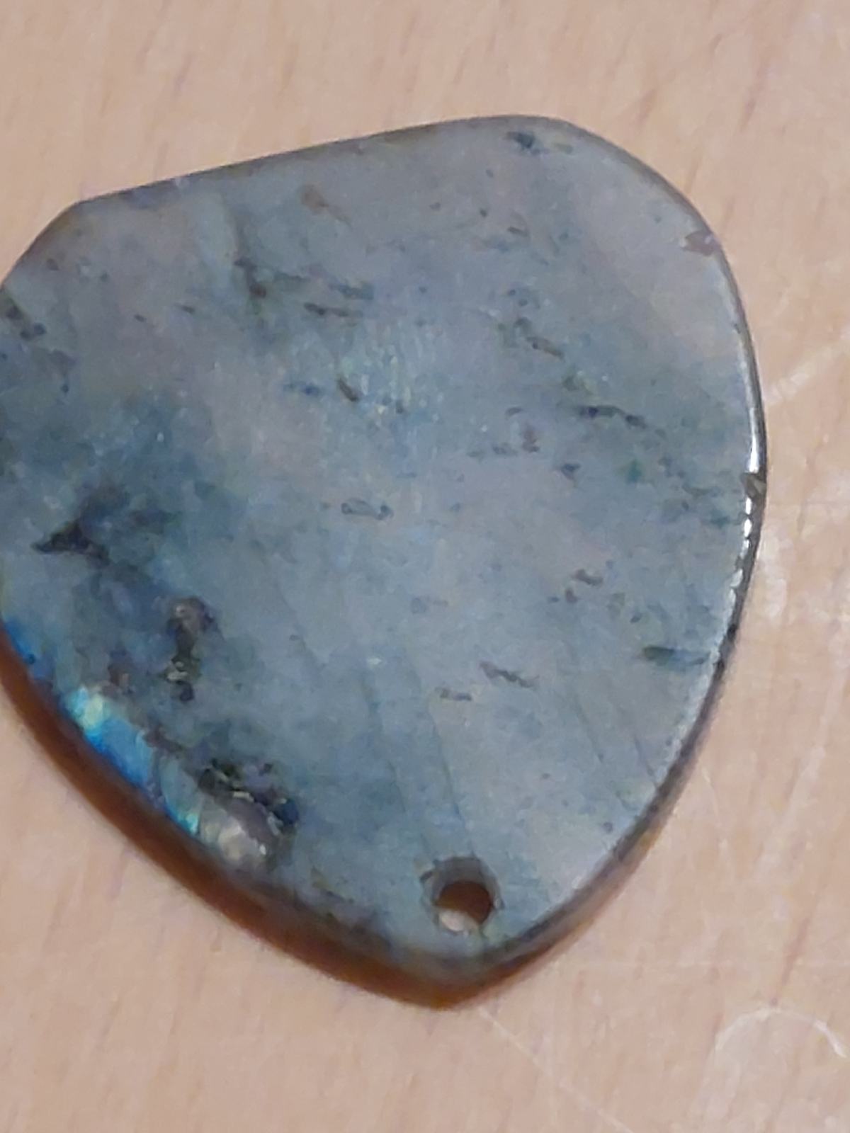 Naravni sivi labradorit