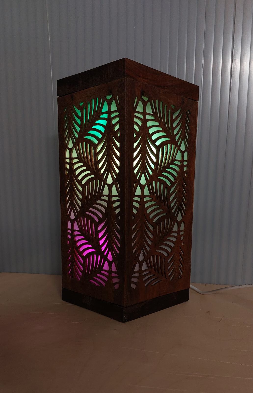 Dekorativna RGB led svetilka