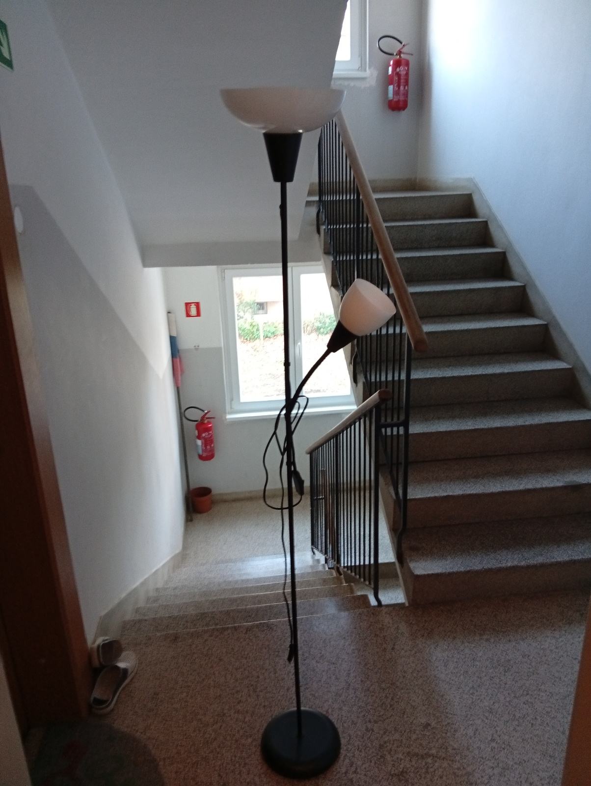 Dve stoječe lučke