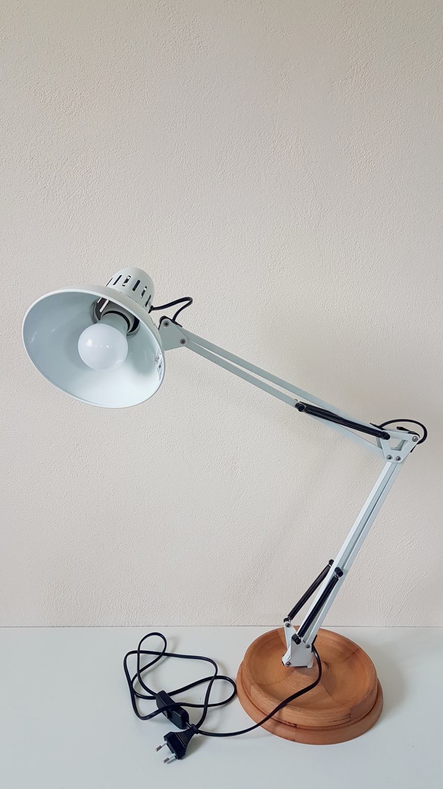 Pisarniška svetilka