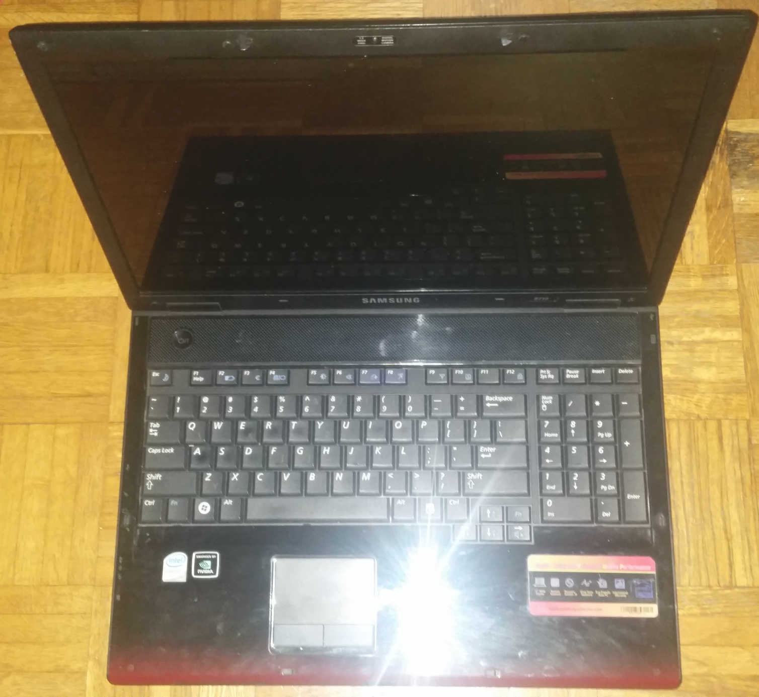 Zelo ugodno rezervni deli za Samsung NP-R710