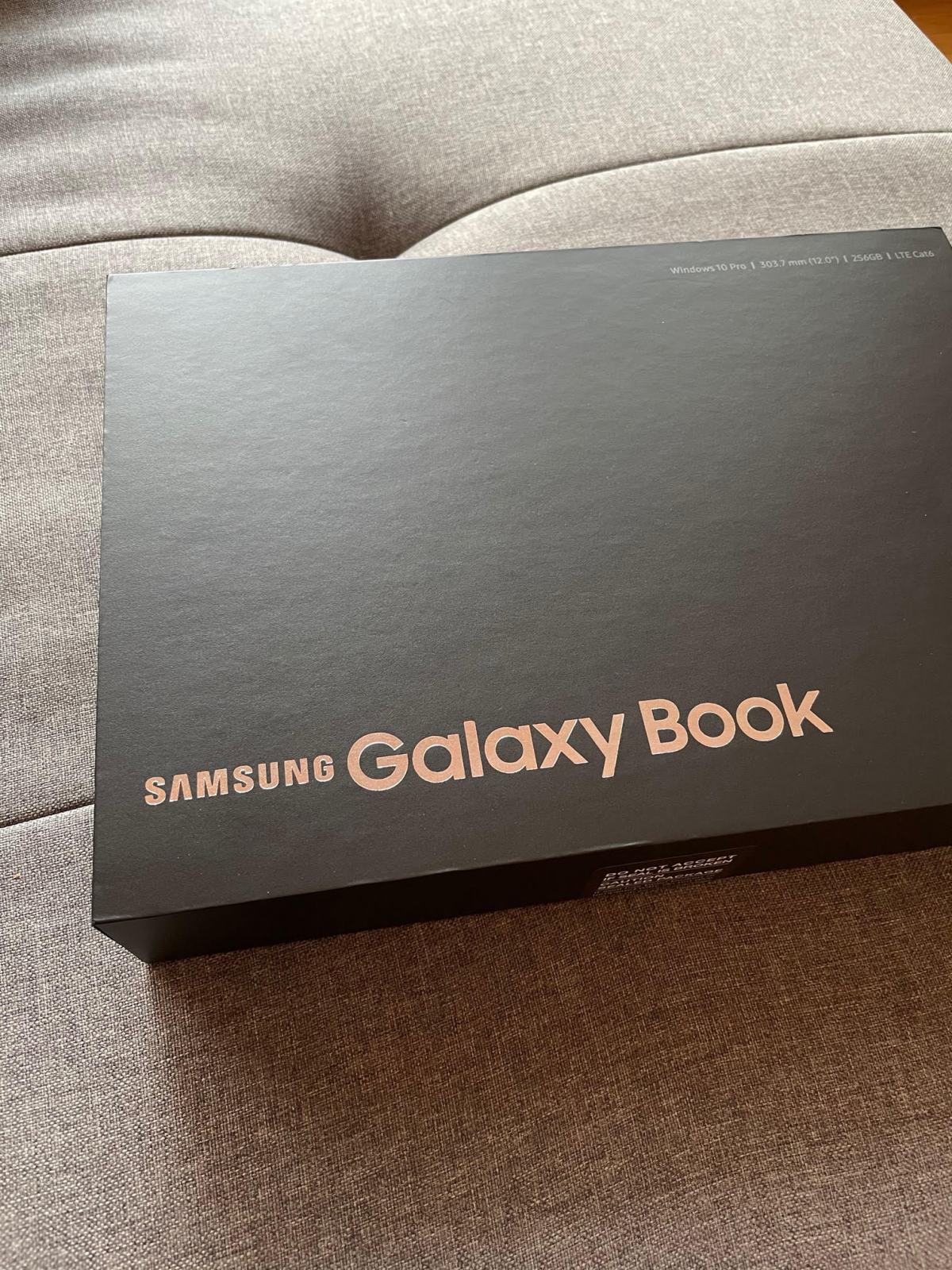 Samsung Galaxy Book 12 LTE 256GB 8GB RAM SM-W728 Srebrn NERABLJEN