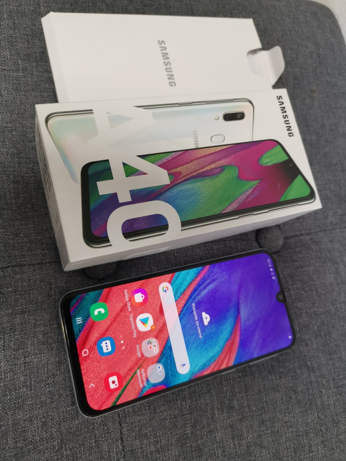 SAMSUNG GALAXY A40 White 64gb kot nov | garancija