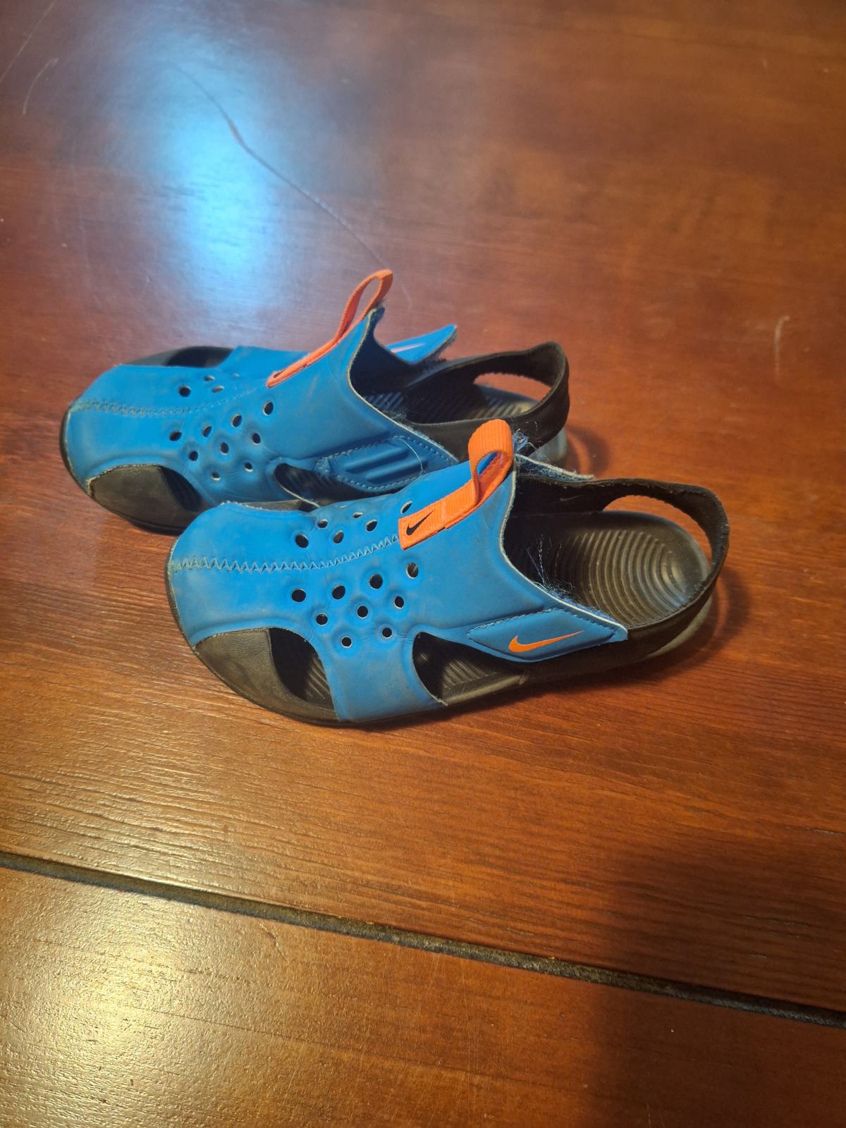 Sandali Nike št. 28