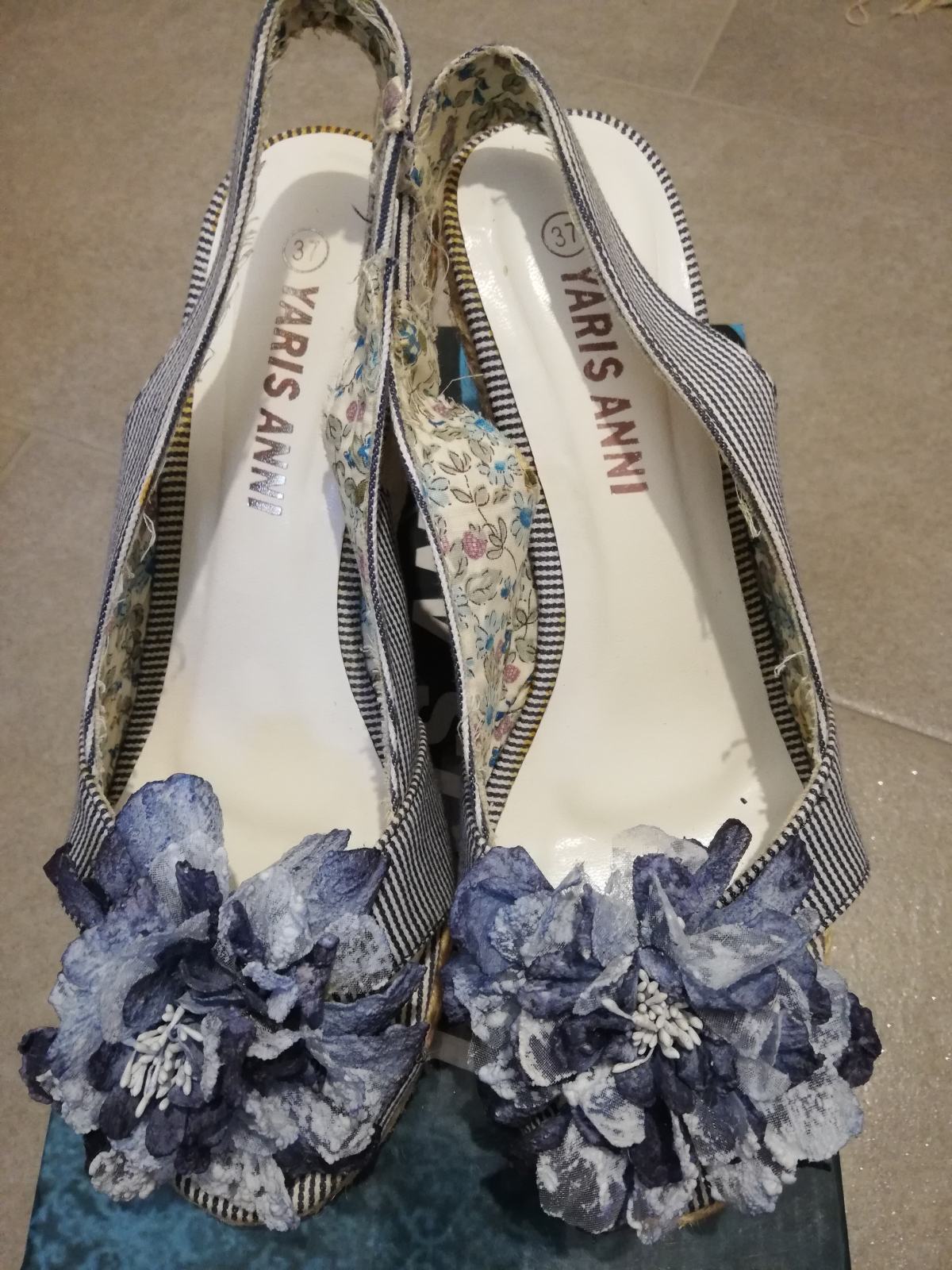 Sandali številka 37