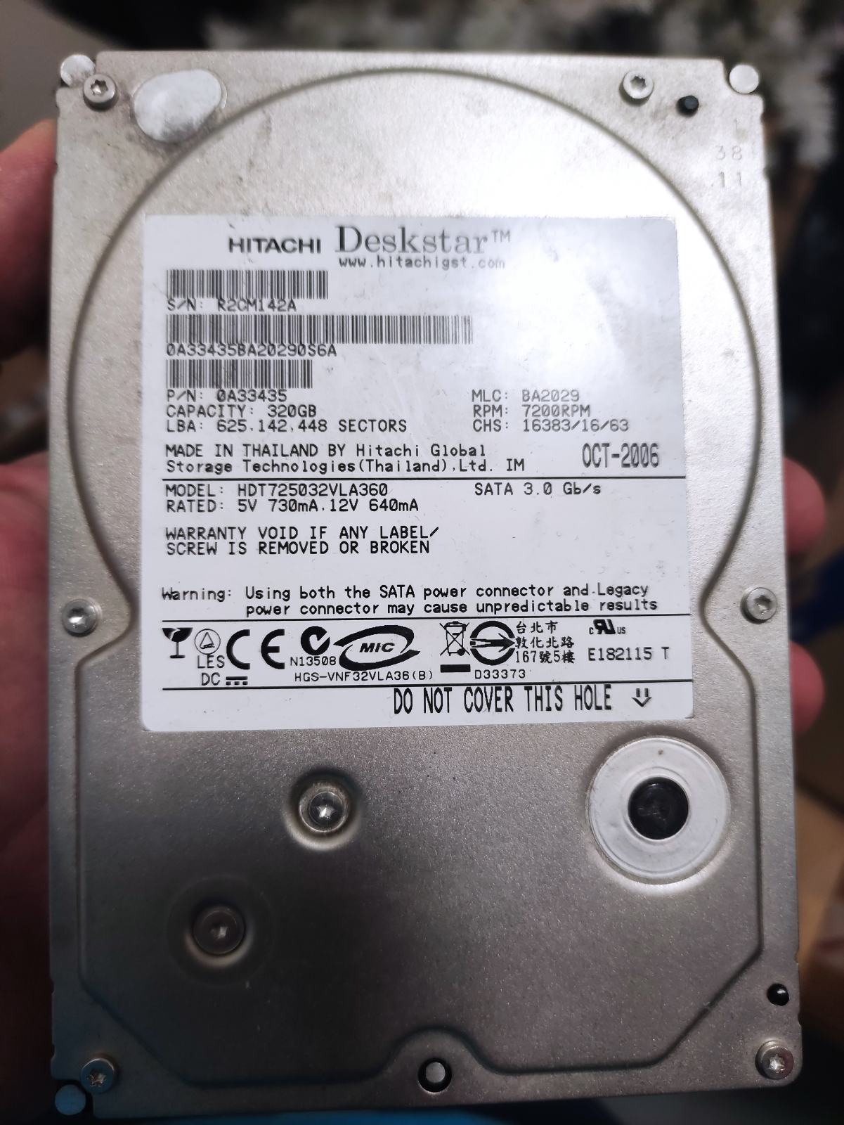 Trdi disk Hitachi Deskstar 3.5 320GB brezhiben