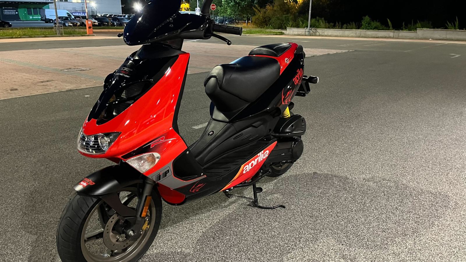 Aprilia SR 50 Racing Black Edition 50 cm3, 2006 l.