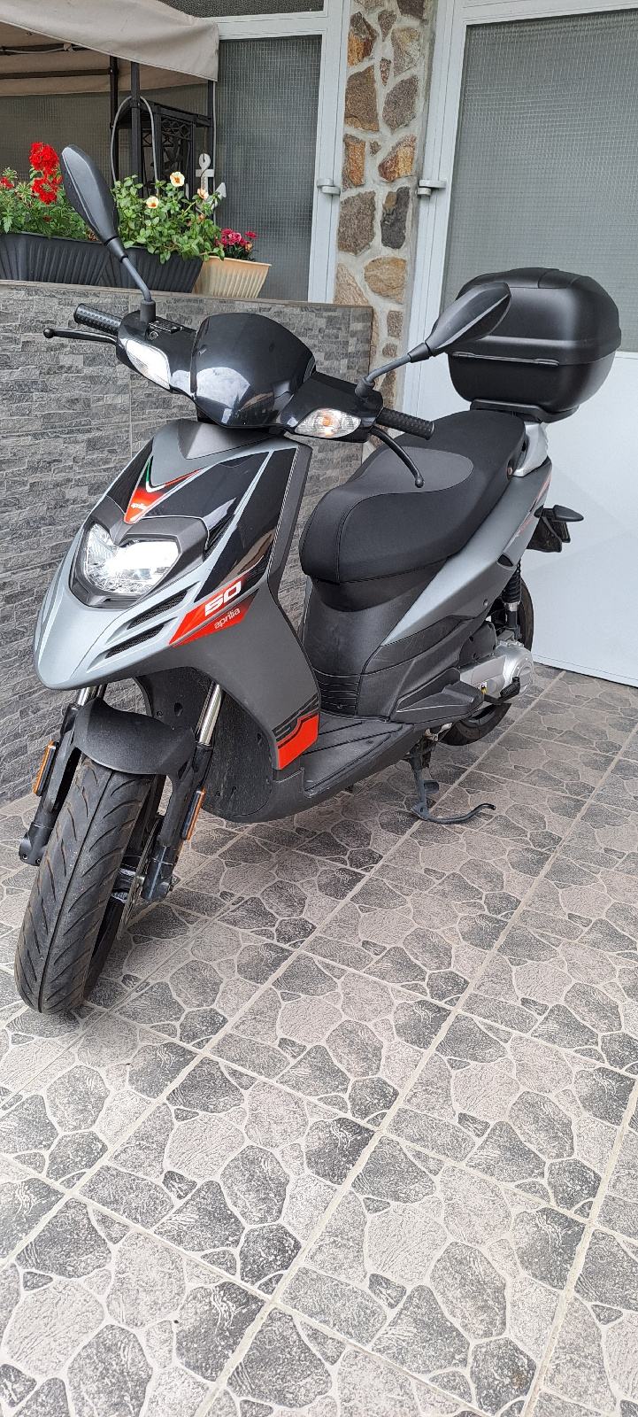 Aprilia SR Motard 50 cm3, 2016 l.