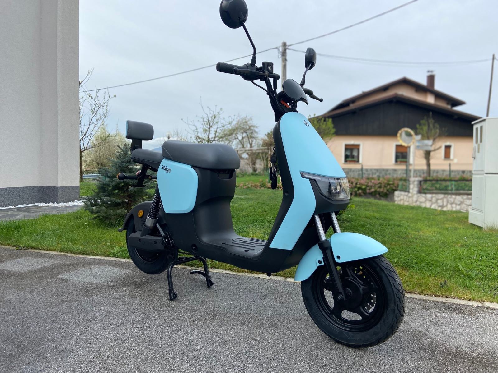 Druge znamke ELEKTRIČNI SKUTER 25 km/h 1 cm3, 2024 l.