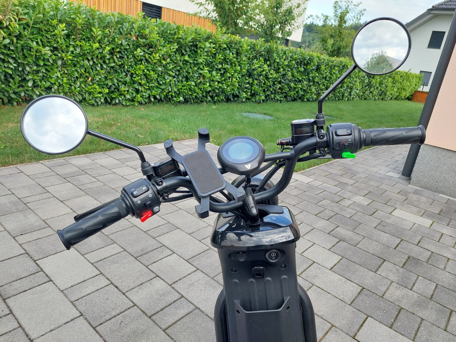 Električni skuter 25 km/h ali 45 km/h, 2020 l.