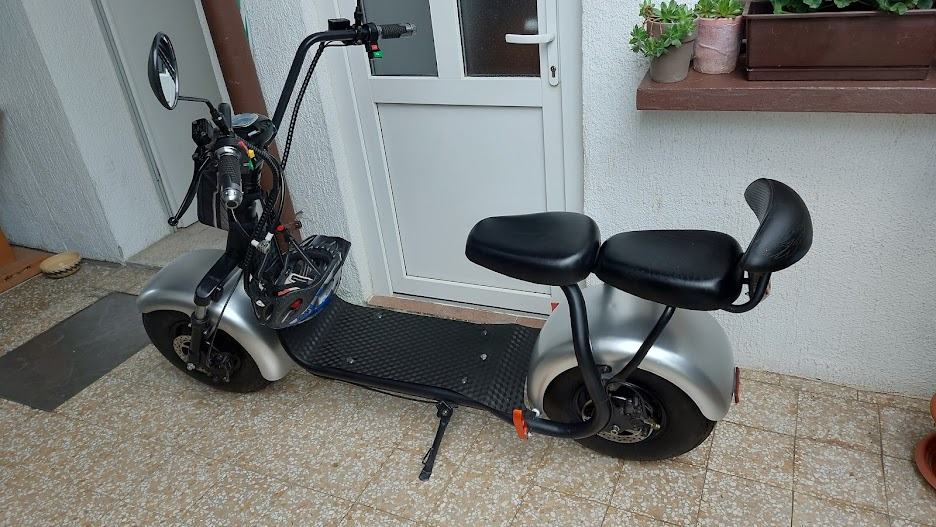 EVT Scooter EL.SKIRO DVOSED Znamke GFK 45 cm3, 2020 l.