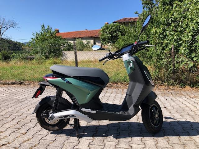 Električni skuter Piaggio ONE - 25km/h, 2024 l.