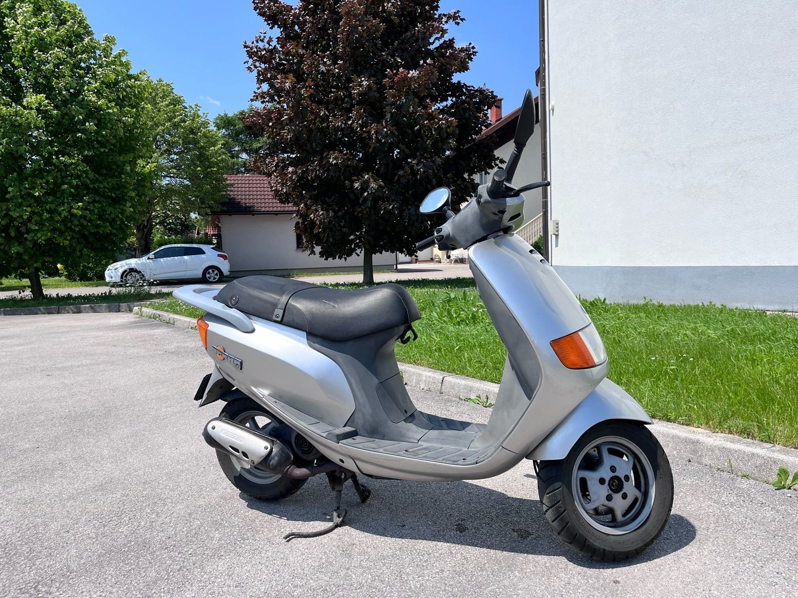 Piaggio Sfera 50 cm3, 2002 l.