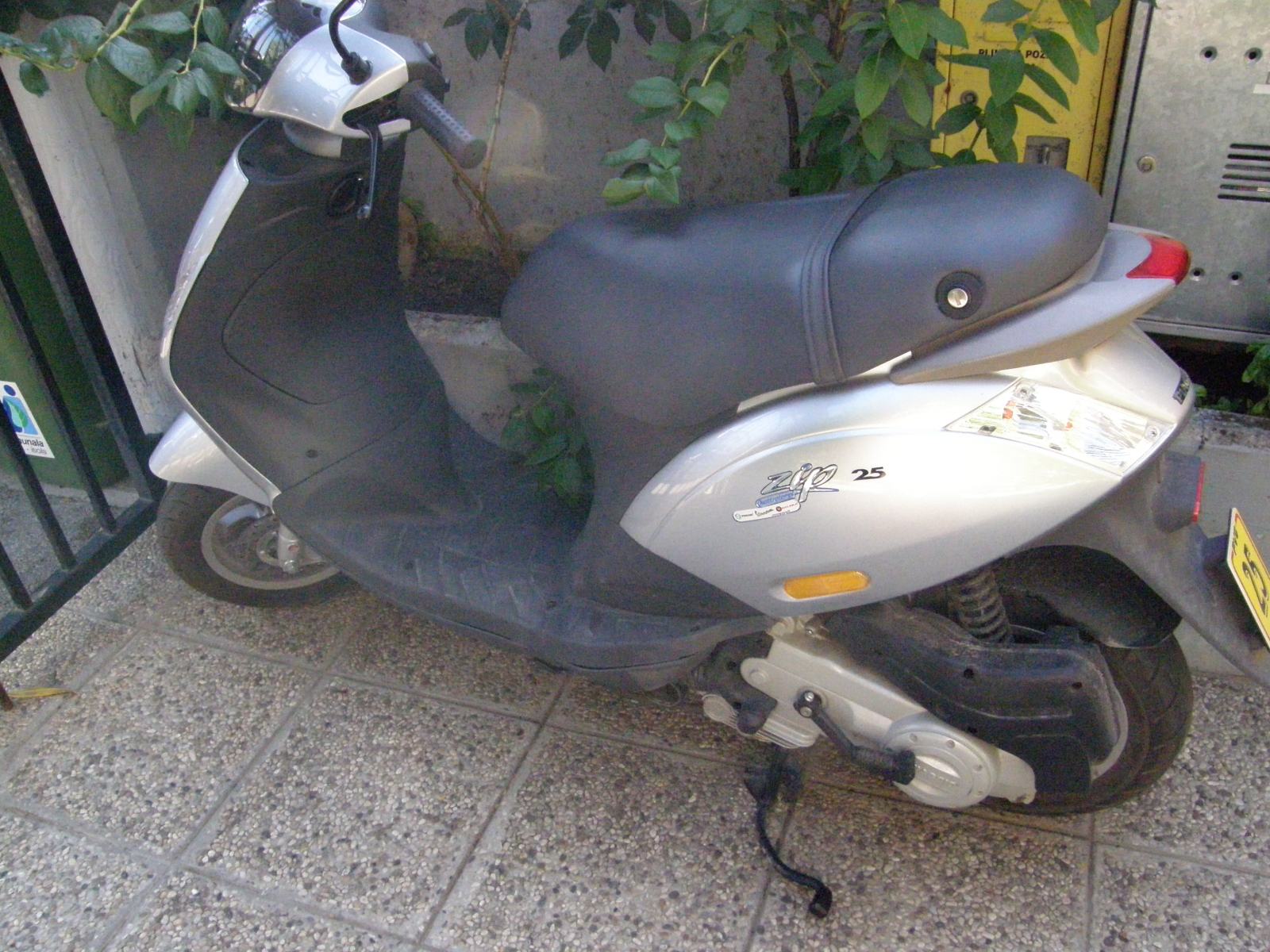 Piaggio Zip 25 4T 50 cm3, 2009 l.