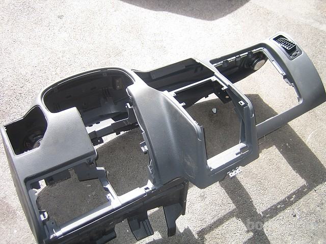VW POLO N6, ARMATURA, ZA AVTO Z AIR BAGI, ČRNA, GLEJ SLIKO