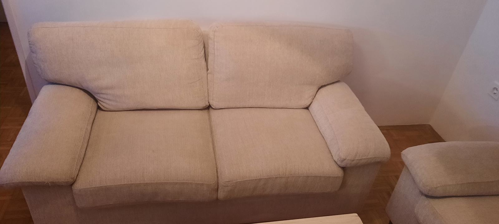 Prodam dva dvoseda in fotelj