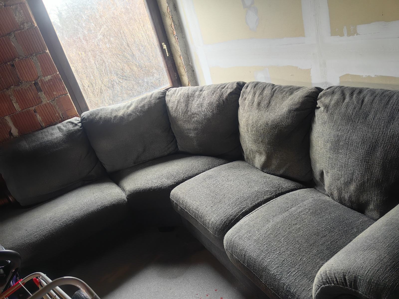 Rabljen kavč, podarim