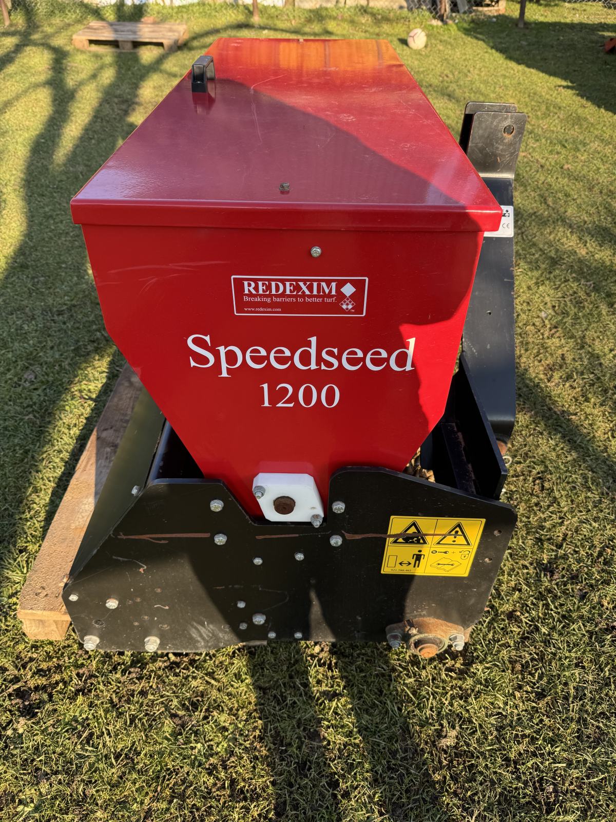 REDEXIM SPEED SEED 1200, profesionalna sejalnica za športna igrišča