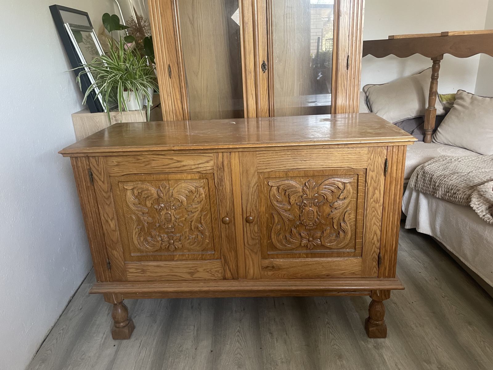 Prodam starinski regal