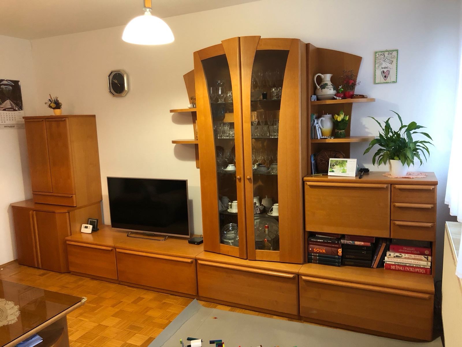 Regal za dnevno sobo