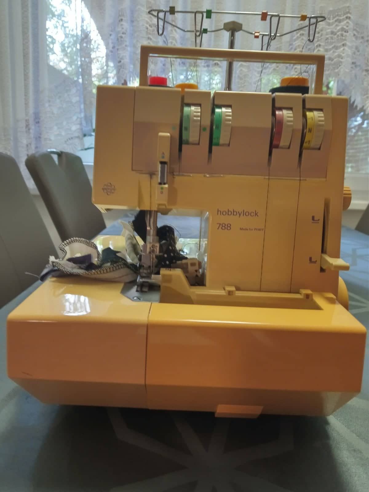 Šivalni stroj Hobbylock 788