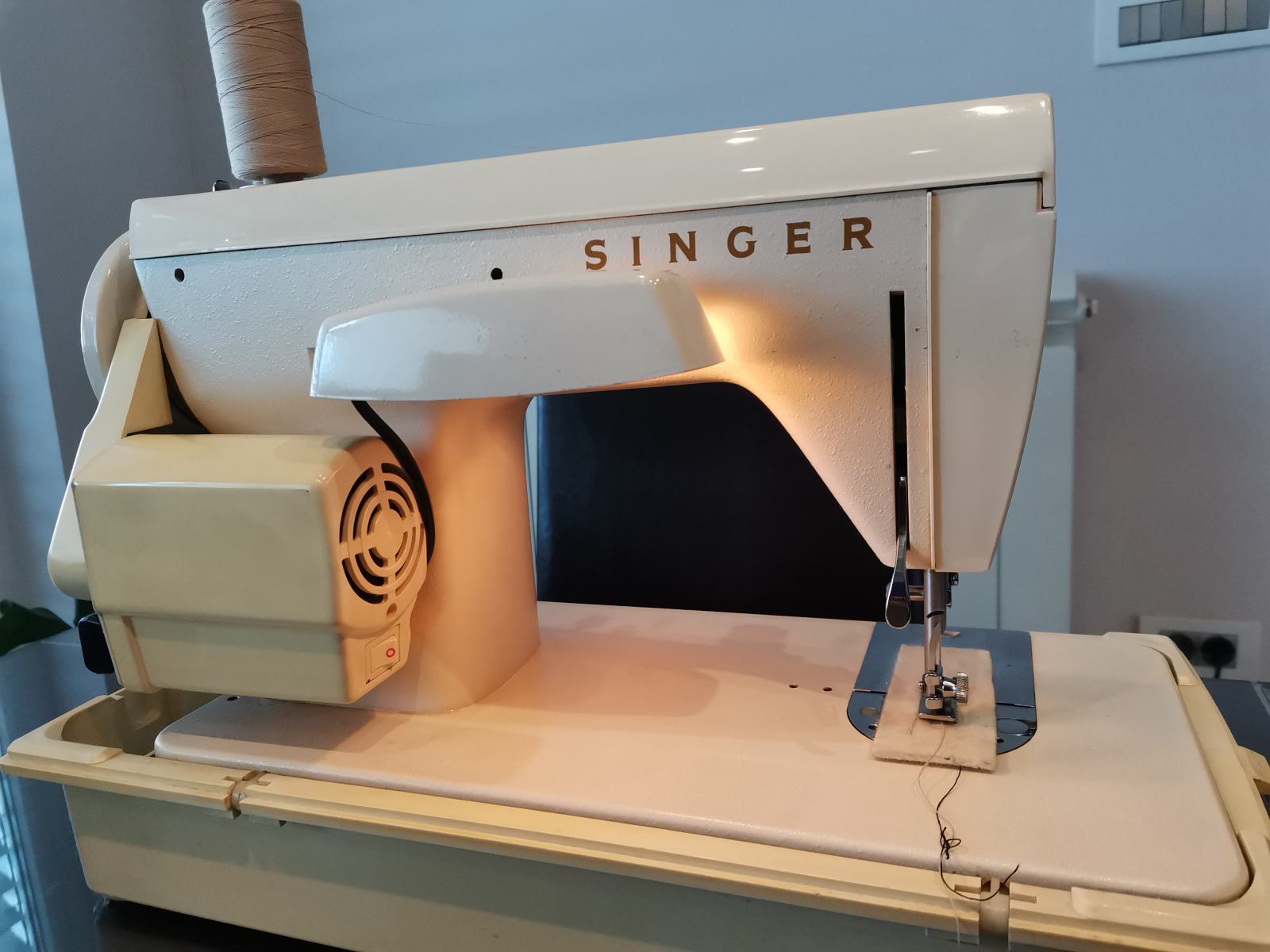 Šivalni stroj Singer 247