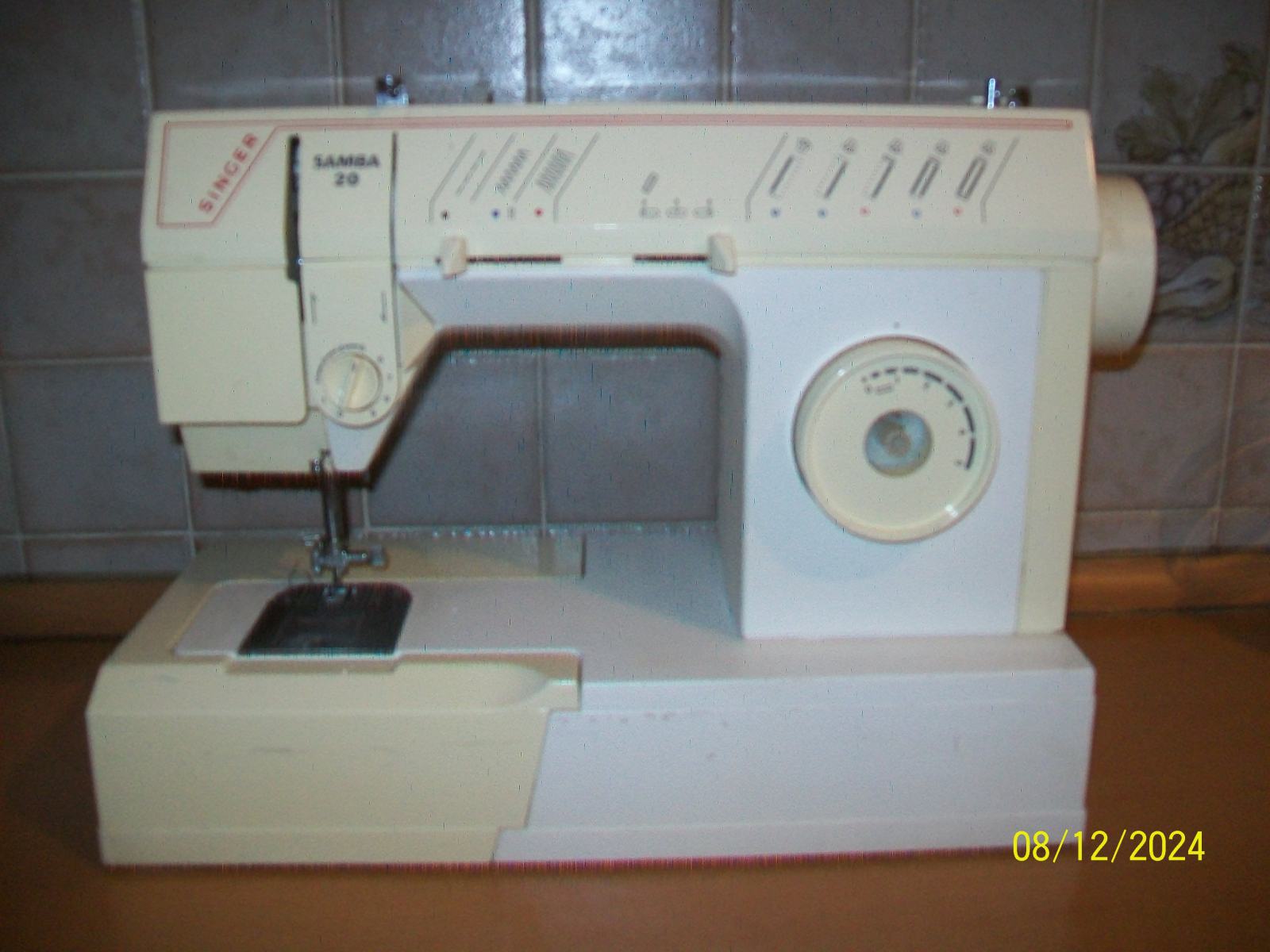 Šivalni stroj SINGER Samba 20