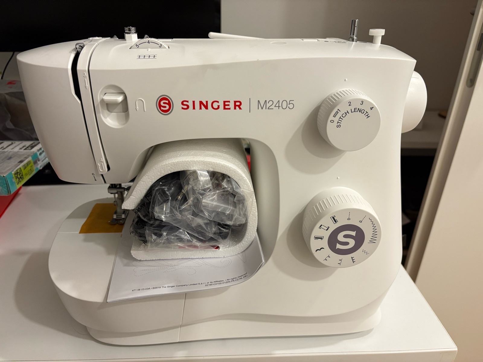 Šivalni stroj Singer M2405